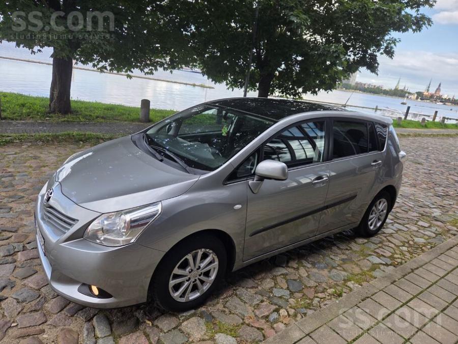 Grey Toyota Verso 2013 in Riga, with an engine capacity of 2.00 L and mileage of 205 thousand km for 5500 €, photo 6 on AUTOMOTO.COM.LV