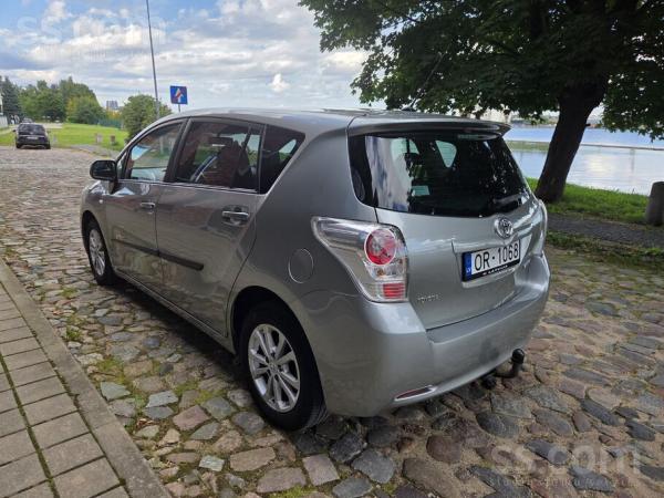 Pelēks Toyota Verso 2013 Rīga, ar dzinēja tilpumu 2.00 L un nobraukumu 205 tūkst. km par 5500 €, foto 6 vietnē AUTOMOTO.COM.LV