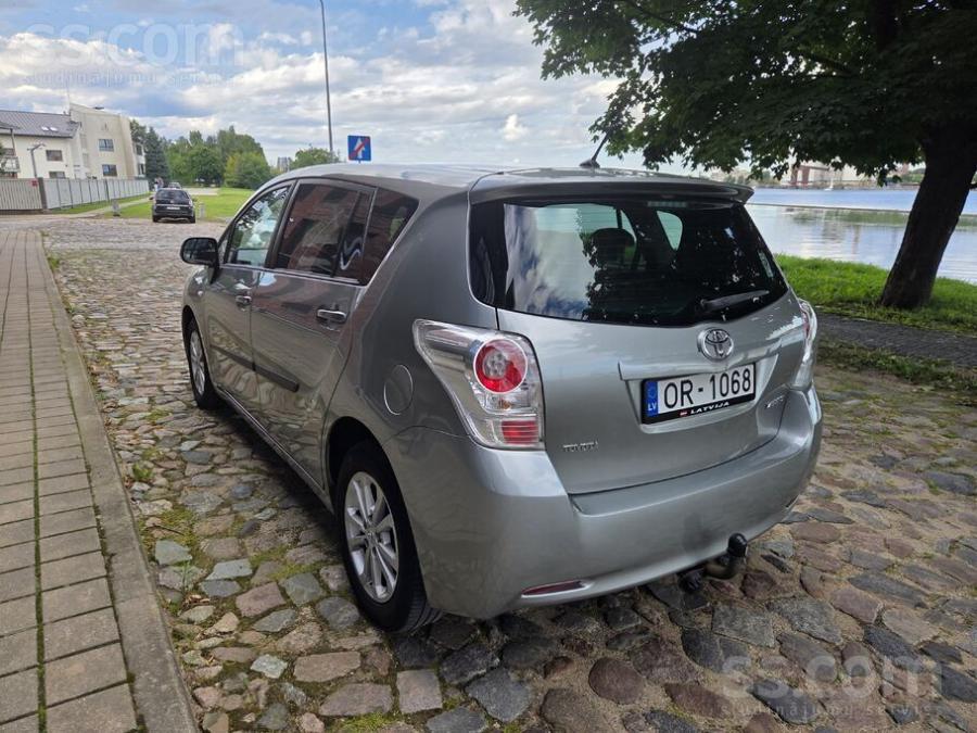 Grey Toyota Verso 2013 in Riga, with an engine capacity of 2.00 L and mileage of 205 thousand km for 5500 €, photo 8 on AUTOMOTO.COM.LV