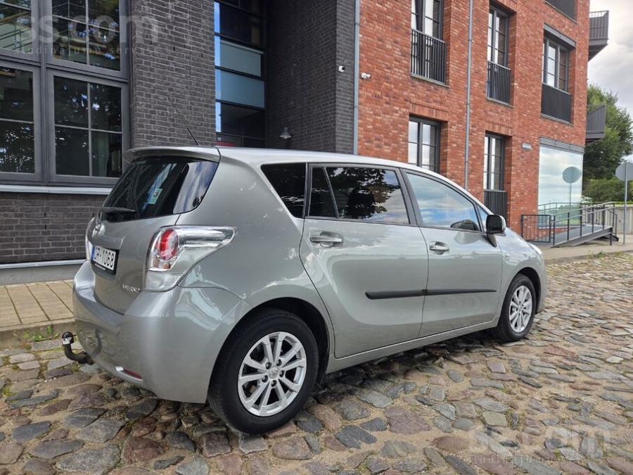 Grey Toyota Verso 2013 in Riga, with an engine capacity of 2.00 L and mileage of 205 thousand km for 5500 €, photo 10 on AUTOMOTO.COM.LV