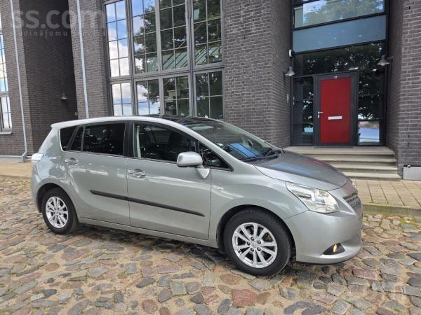 Pelēks Toyota Verso 2013 Rīga, ar dzinēja tilpumu 2.00 L un nobraukumu 205 tūkst. km par 5500 €, foto 10 vietnē AUTOMOTO.COM.LV