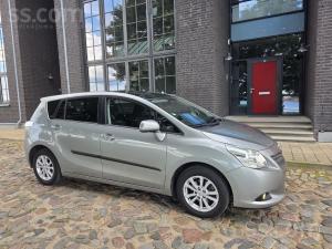 Grey Toyota Verso 2013 in Riga, with an engine capacity of 2.00 L and mileage of 205 thousand km for 5500 €, photo 11 on AUTOMOTO.COM.LV