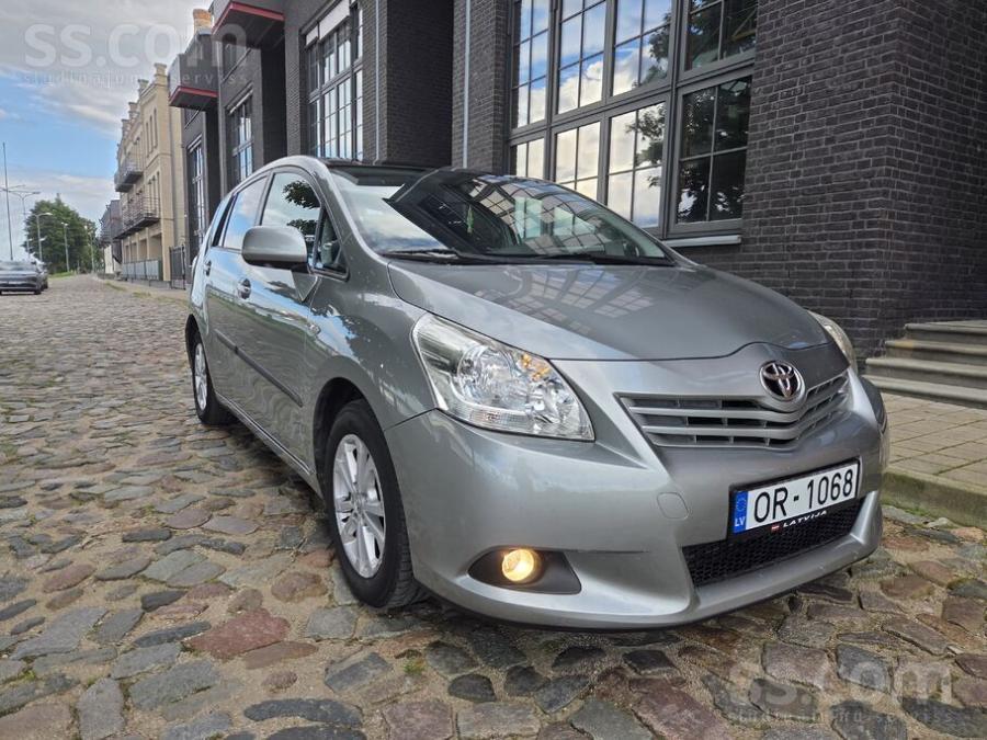 Grey Toyota Verso 2013 in Riga, with an engine capacity of 2.00 L and mileage of 205 thousand km for 5500 €, photo 13 on AUTOMOTO.COM.LV