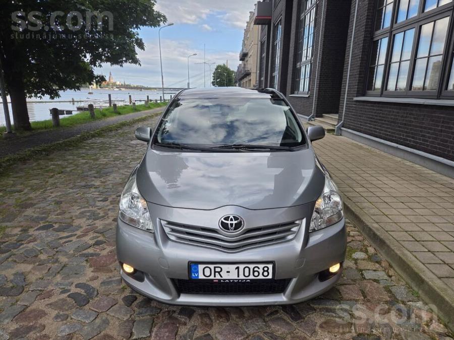 Grey Toyota Verso 2013 in Riga, with an engine capacity of 2.00 L and mileage of 205 thousand km for 5500 €, photo 14 on AUTOMOTO.COM.LV