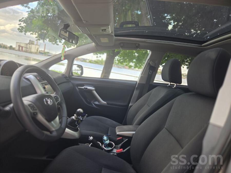 Grey Toyota Verso 2013 in Riga, with an engine capacity of 2.00 L and mileage of 205 thousand km for 5500 €, photo 20 on AUTOMOTO.COM.LV