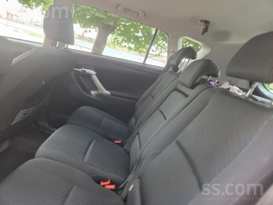 Grey Toyota Verso 2013 in Riga, with an engine capacity of 2.00 L and mileage of 205 thousand km for 5500 €, photo 21 on AUTOMOTO.COM.LV