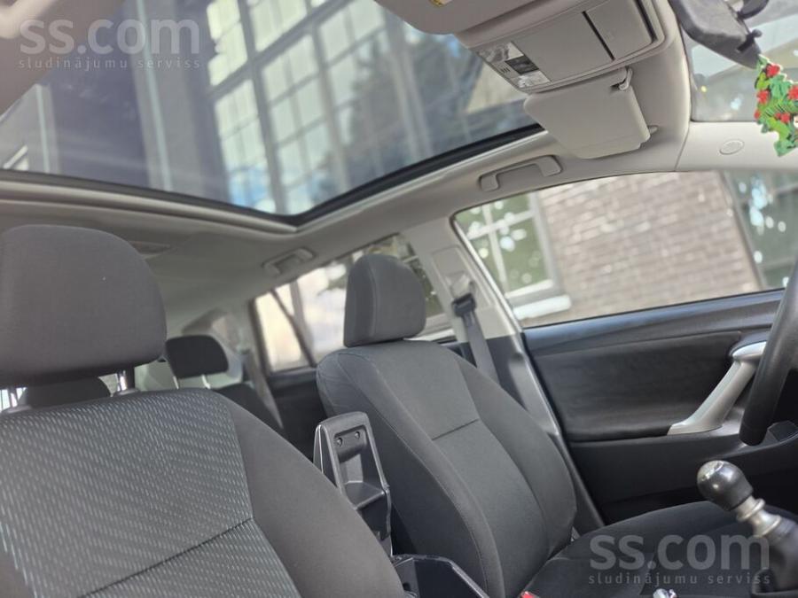 Grey Toyota Verso 2013 in Riga, with an engine capacity of 2.00 L and mileage of 205 thousand km for 5500 €, photo 22 on AUTOMOTO.COM.LV