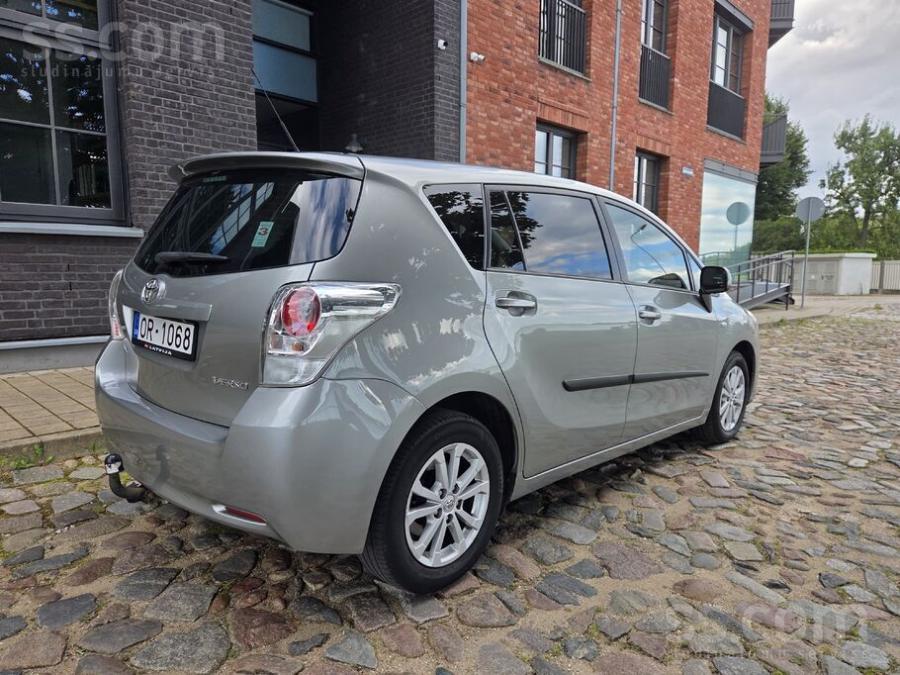 Grey Toyota Verso 2013 in Riga, with an engine capacity of 2.00 L and mileage of 205 thousand km for 5500 €, photo 25 on AUTOMOTO.COM.LV