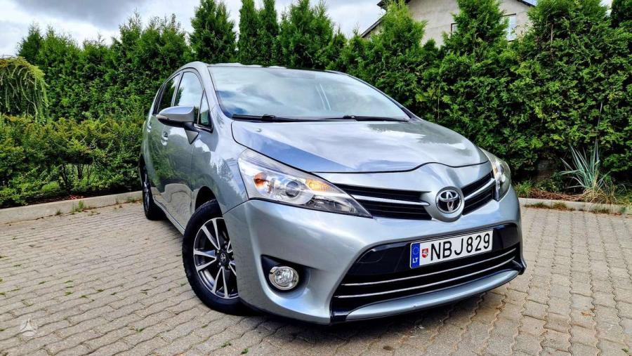 Pelēks Toyota Verso 2013 Viļņa, ar dzinēja tilpumu 2.00 L un nobraukumu 269 tūkst. km par 5800 €, foto 3 vietnē AUTOMOTO.COM.LV