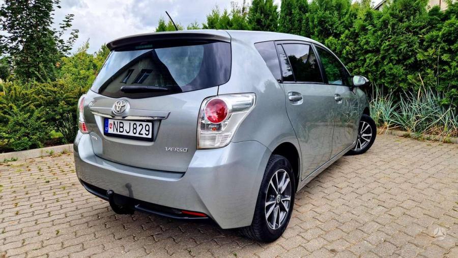 Pelēks Toyota Verso 2013 Viļņa, ar dzinēja tilpumu 2.00 L un nobraukumu 269 tūkst. km par 5800 €, foto 4 vietnē AUTOMOTO.COM.LV