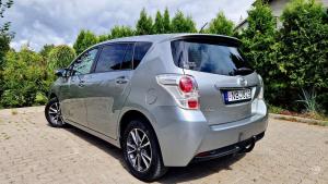 Pelēks Toyota Verso 2013 Viļņa, ar dzinēja tilpumu 2.00 L un nobraukumu 269 tūkst. km par 5800 €, foto 5 vietnē AUTOMOTO.COM.LV