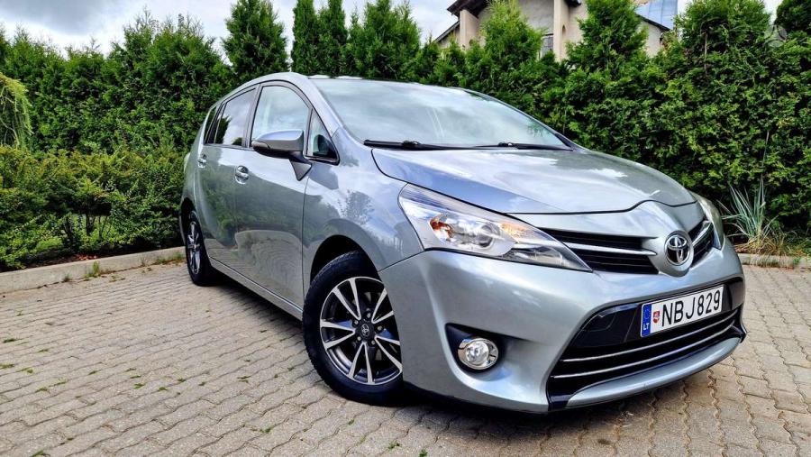 Pelēks Toyota Verso 2013 Viļņa, ar dzinēja tilpumu 2.00 L un nobraukumu 269 tūkst. km par 5800 €, foto 9 vietnē AUTOMOTO.COM.LV