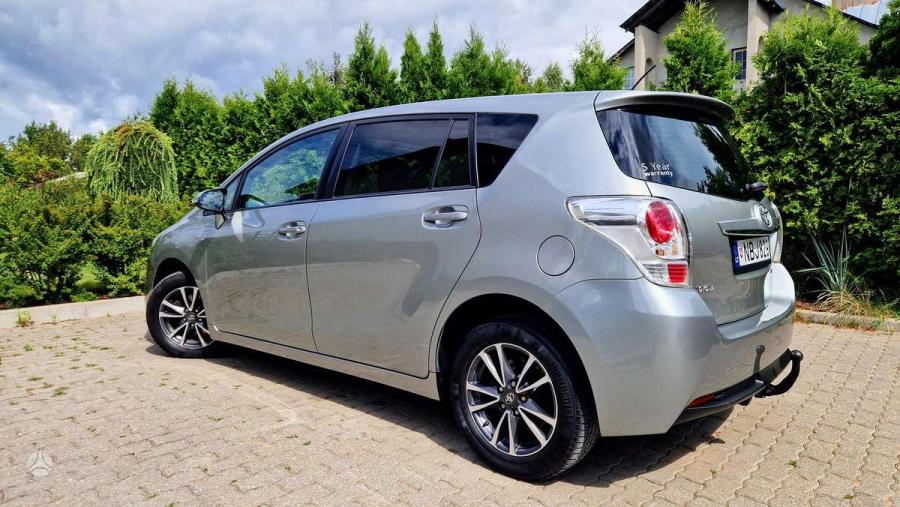Pelēks Toyota Verso 2013 Viļņa, ar dzinēja tilpumu 2.00 L un nobraukumu 269 tūkst. km par 5800 €, foto 12 vietnē AUTOMOTO.COM.LV