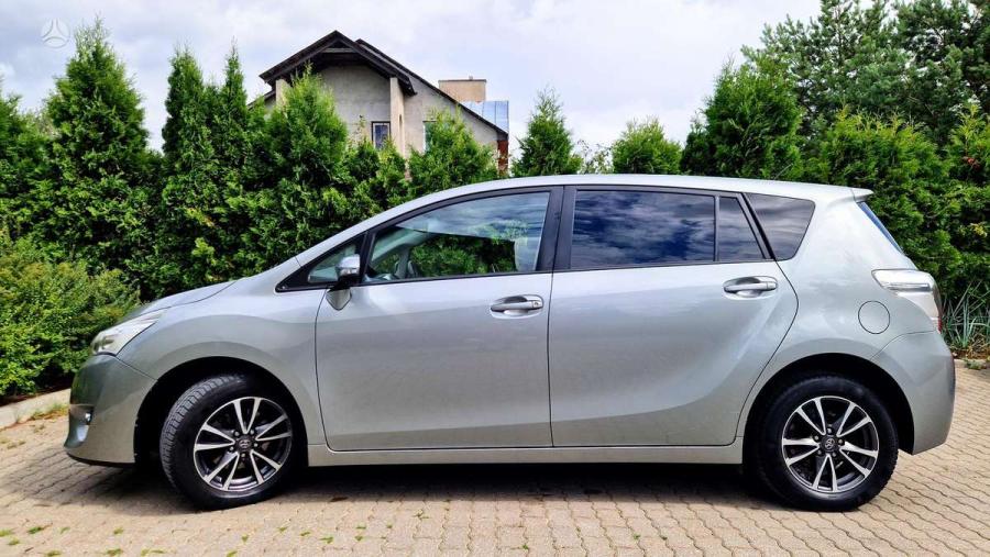 Pelēks Toyota Verso 2013 Viļņa, ar dzinēja tilpumu 2.00 L un nobraukumu 269 tūkst. km par 5800 €, foto 16 vietnē AUTOMOTO.COM.LV