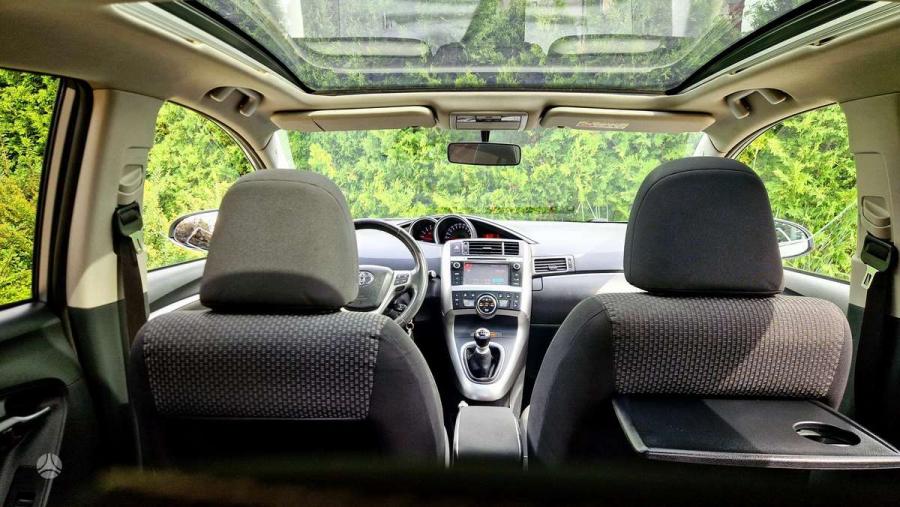 Pelēks Toyota Verso 2013 Viļņa, ar dzinēja tilpumu 2.00 L un nobraukumu 269 tūkst. km par 5800 €, foto 21 vietnē AUTOMOTO.COM.LV