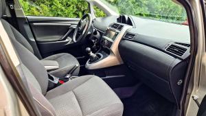 Pelēks Toyota Verso 2013 Viļņa, ar dzinēja tilpumu 2.00 L un nobraukumu 269 tūkst. km par 5800 €, foto 23 vietnē AUTOMOTO.COM.LV