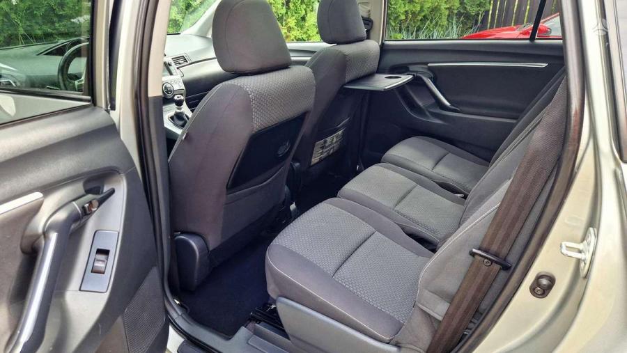 Pelēks Toyota Verso 2013 Viļņa, ar dzinēja tilpumu 2.00 L un nobraukumu 269 tūkst. km par 5800 €, foto 24 vietnē AUTOMOTO.COM.LV
