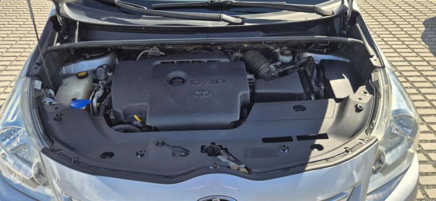 Grey Toyota Verso 2013 in Kaunas, with an engine capacity of 2.00 L and mileage of 227 thousand km for 5150 €, photo 7 on AUTOMOTO.COM.LV