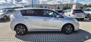 Grey Toyota Verso 2013 in Kaunas, with an engine capacity of 2.00 L and mileage of 227 thousand km for 5150 €, photo 9 on AUTOMOTO.COM.LV