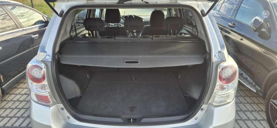 Grey Toyota Verso 2013 in Kaunas, with an engine capacity of 2.00 L and mileage of 227 thousand km for 5150 €, photo 13 on AUTOMOTO.COM.LV