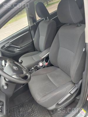 Pelēks Toyota Verso 2013 Jelgava, ar dzinēja tilpumu 2.00 L un nobraukumu 293 tūkst. km par 4900 €, foto 7 vietnē AUTOMOTO.COM.LV