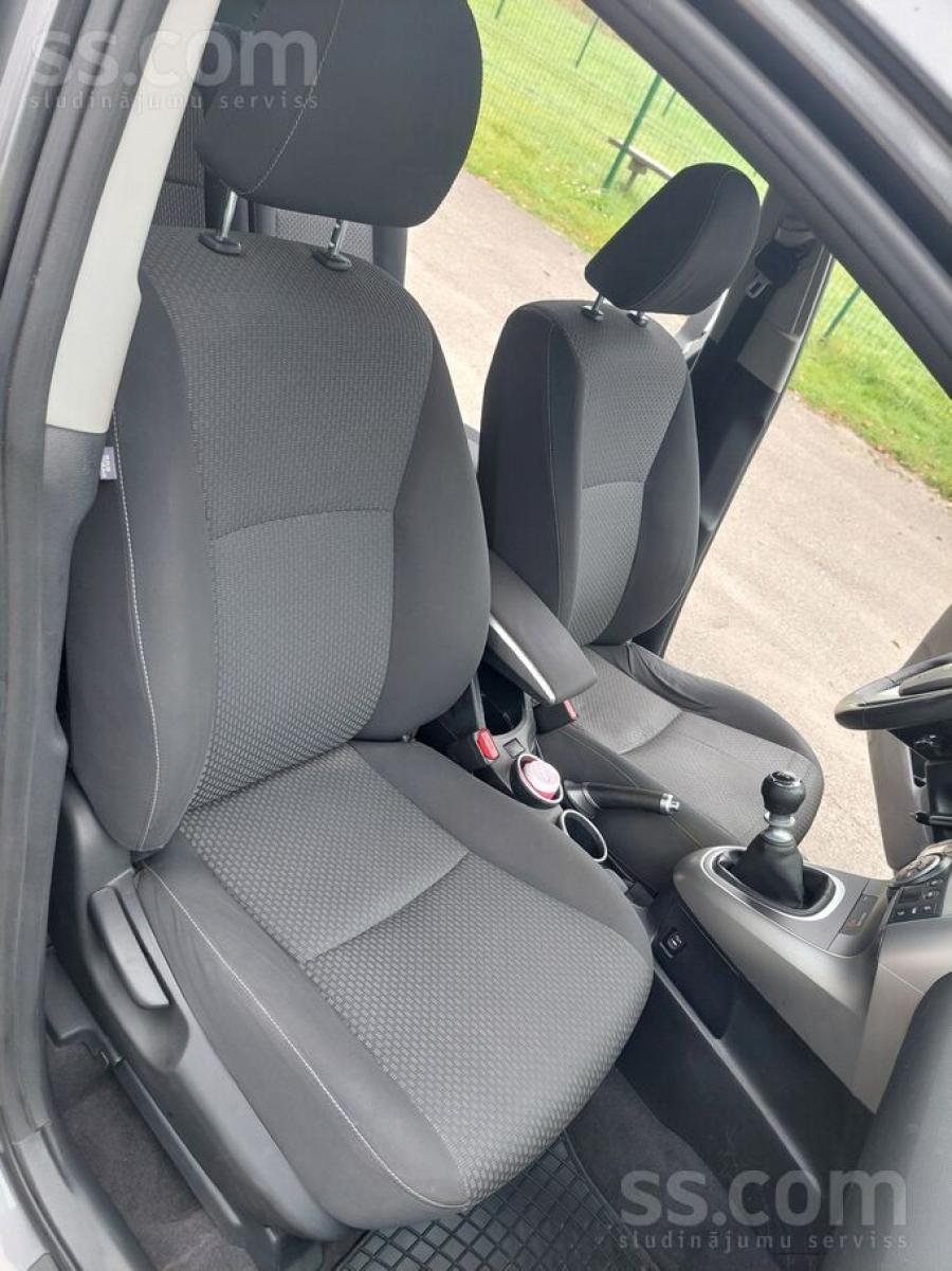 Pelēks Toyota Verso 2013 Jelgava, ar dzinēja tilpumu 2.00 L un nobraukumu 293 tūkst. km par 4900 €, foto 8 vietnē AUTOMOTO.COM.LV