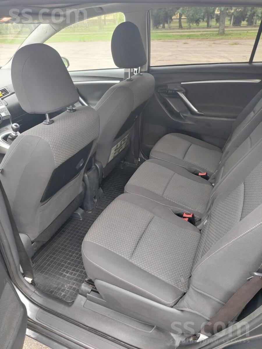 Pelēks Toyota Verso 2013 Jelgava, ar dzinēja tilpumu 2.00 L un nobraukumu 293 tūkst. km par 4900 €, foto 9 vietnē AUTOMOTO.COM.LV