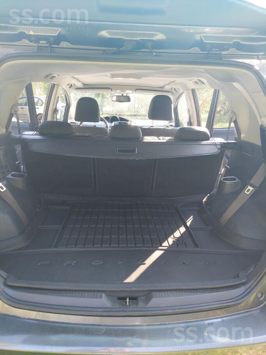 Pelēks Toyota Verso 2013 Jelgava, ar dzinēja tilpumu 2.00 L un nobraukumu 293 tūkst. km par 4900 €, foto 12 vietnē AUTOMOTO.COM.LV