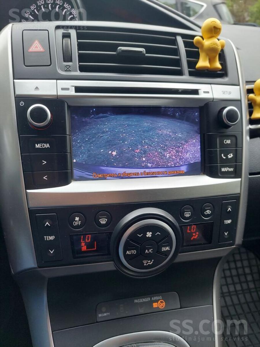 Pelēks Toyota Verso 2013 Jelgava, ar dzinēja tilpumu 2.00 L un nobraukumu 293 tūkst. km par 4900 €, foto 13 vietnē AUTOMOTO.COM.LV