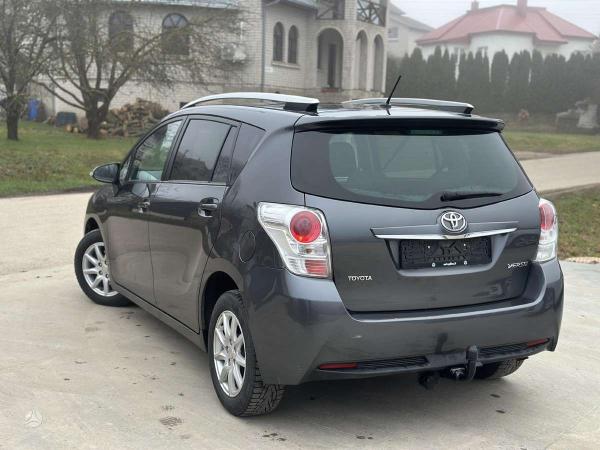 Grey Toyota Verso 2014 in Alytus, with an engine capacity of 1.60 L and mileage of 222 thousand km for 6980 €, photo 3 on AUTOMOTO.COM.LV