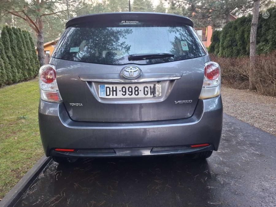 Grey Toyota Verso 2014 in Vilnius, with an engine capacity of 1.60 L and mileage of 221 thousand km for 5700 €, photo 4 on AUTOMOTO.COM.LV
