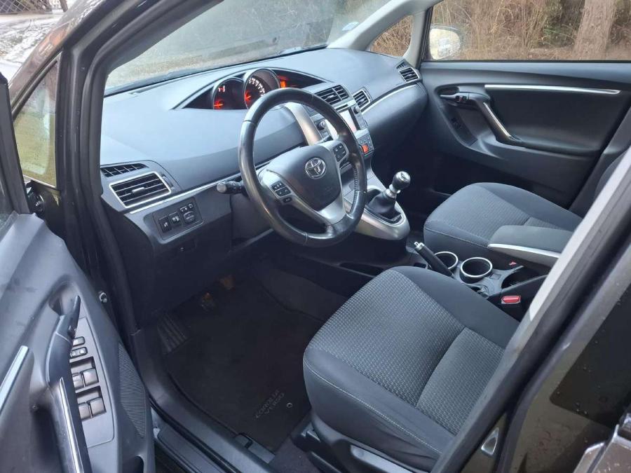 Grey Toyota Verso 2014 in Vilnius, with an engine capacity of 1.60 L and mileage of 221 thousand km for 5700 €, photo 11 on AUTOMOTO.COM.LV