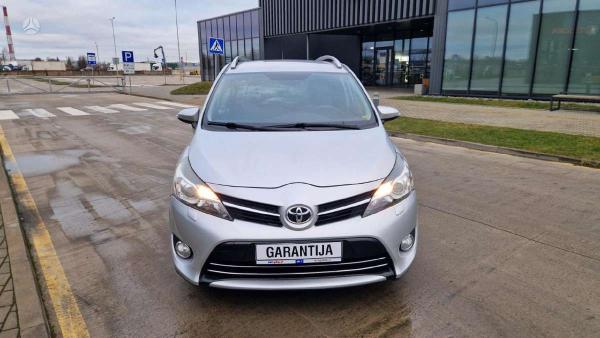 Pelēks Toyota Verso 2014 Šauļi, ar dzinēja tilpumu 2.00 L un nobraukumu 190 tūkst. km par 6900 €, foto 2 vietnē AUTOMOTO.COM.LV