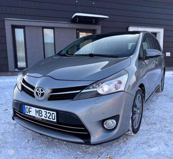 Grey Toyota Verso 2014 in Kaunas, with an engine capacity of 2.20 L and mileage of 194 thousand km for 7400 €, photo 2 on AUTOMOTO.COM.LV