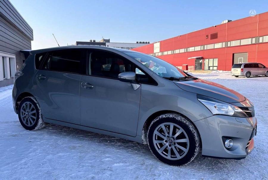 Pelēks Toyota Verso 2014 Kauņa, ar dzinēja tilpumu 2.20 L un nobraukumu 194 tūkst. km par 7400 €, foto 3 vietnē AUTOMOTO.COM.LV