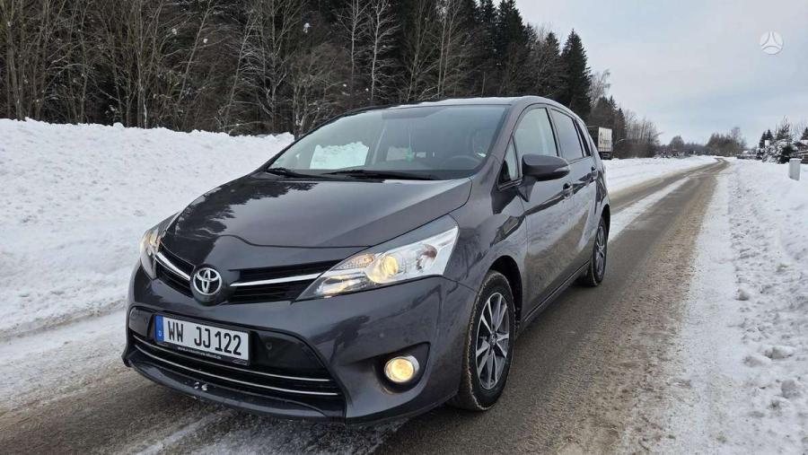 Grey Toyota Verso 2014 in Plunge, with an engine capacity of 2.00 L and mileage of 248 thousand km for 6950 €, photo 1 on AUTOMOTO.COM.LV