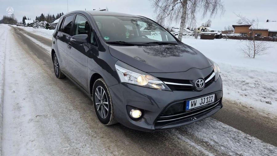 Grey Toyota Verso 2014 in Plunge, with an engine capacity of 2.00 L and mileage of 248 thousand km for 6950 €, photo 2 on AUTOMOTO.COM.LV
