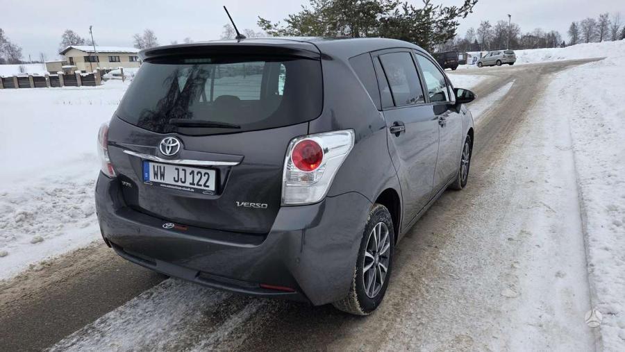 Grey Toyota Verso 2014 in Plunge, with an engine capacity of 2.00 L and mileage of 248 thousand km for 6950 €, photo 3 on AUTOMOTO.COM.LV
