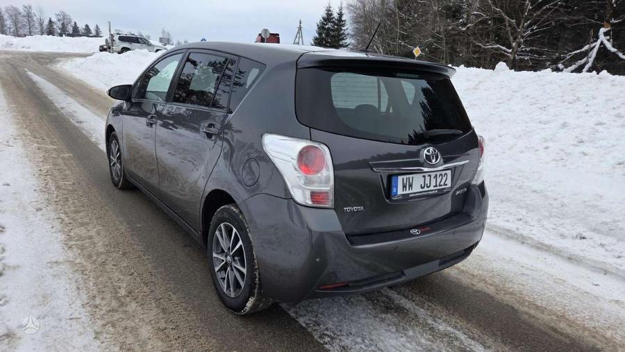 Grey Toyota Verso 2014 in Plunge, with an engine capacity of 2.00 L and mileage of 248 thousand km for 6950 €, photo 4 on AUTOMOTO.COM.LV