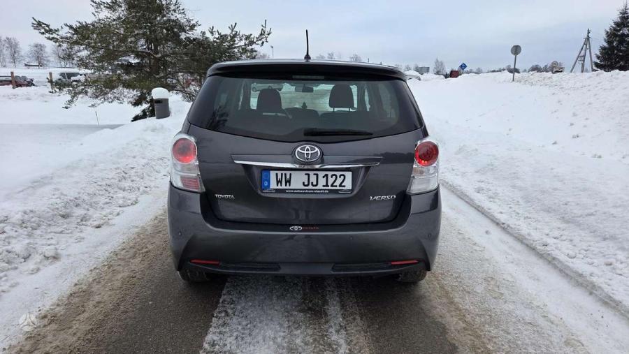 Grey Toyota Verso 2014 in Plunge, with an engine capacity of 2.00 L and mileage of 248 thousand km for 6950 €, photo 5 on AUTOMOTO.COM.LV