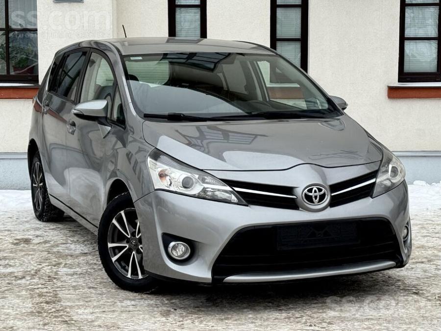 Pelēks Toyota Verso 2014 Jelgava, ar dzinēja tilpumu 2.00 L un nobraukumu 191 tūkst. km par 6950 €, foto 2 vietnē AUTOMOTO.COM.LV