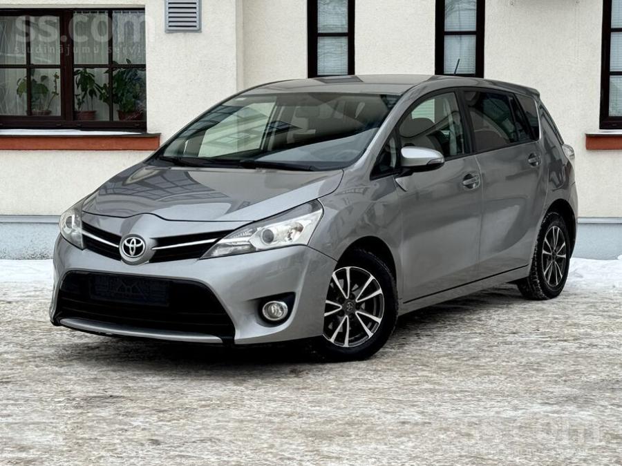Pelēks Toyota Verso 2014 Jelgava, ar dzinēja tilpumu 2.00 L un nobraukumu 191 tūkst. km par 6950 €, foto 5 vietnē AUTOMOTO.COM.LV