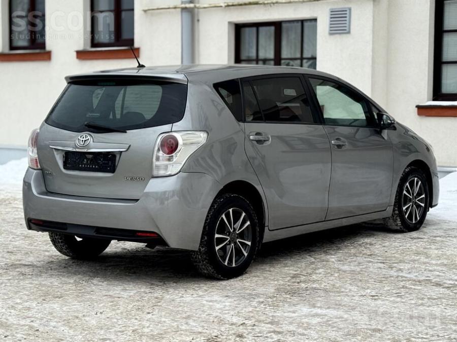 Pelēks Toyota Verso 2014 Jelgava, ar dzinēja tilpumu 2.00 L un nobraukumu 191 tūkst. km par 6950 €, foto 7 vietnē AUTOMOTO.COM.LV