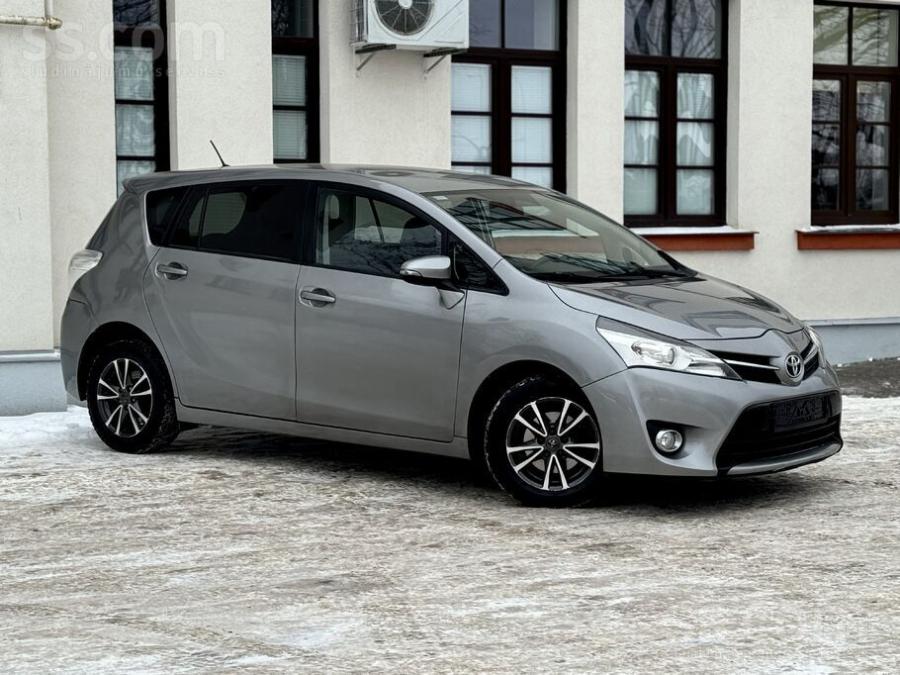 Pelēks Toyota Verso 2014 Jelgava, ar dzinēja tilpumu 2.00 L un nobraukumu 191 tūkst. km par 6950 €, foto 10 vietnē AUTOMOTO.COM.LV