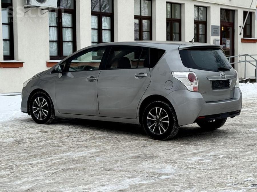 Pelēks Toyota Verso 2014 Jelgava, ar dzinēja tilpumu 2.00 L un nobraukumu 191 tūkst. km par 6950 €, foto 12 vietnē AUTOMOTO.COM.LV