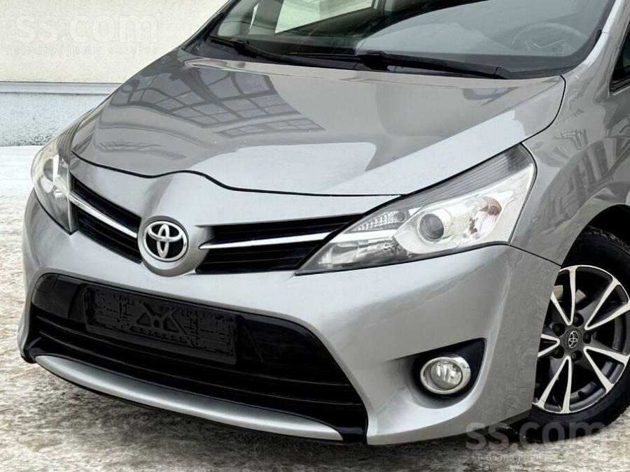 Pelēks Toyota Verso 2014 Jelgava, ar dzinēja tilpumu 2.00 L un nobraukumu 191 tūkst. km par 6950 €, foto 13 vietnē AUTOMOTO.COM.LV