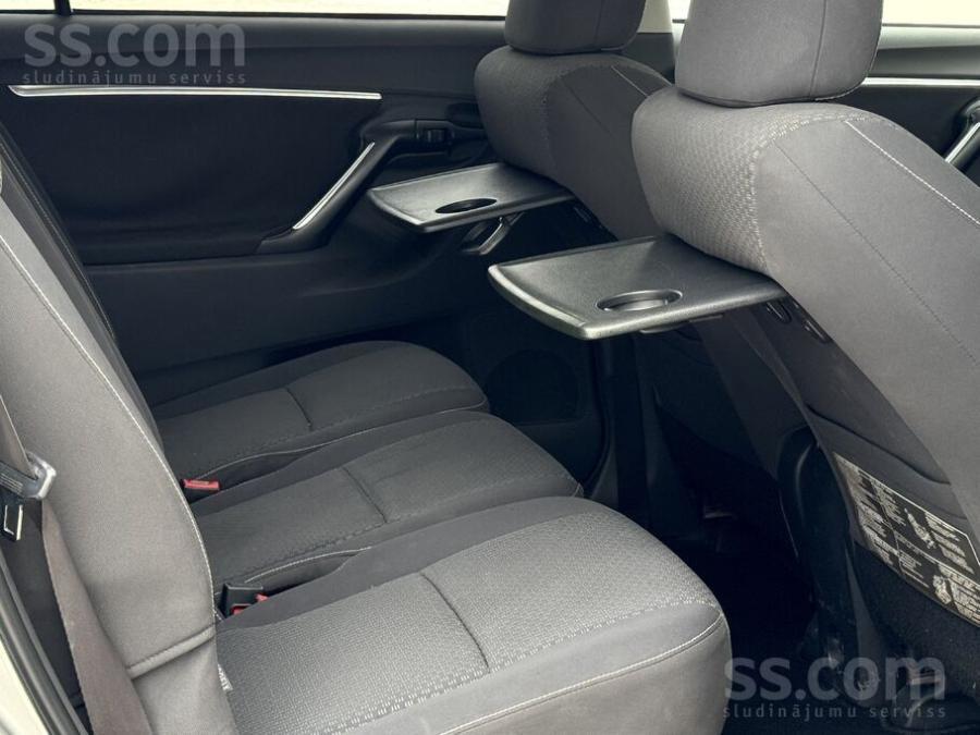 Pelēks Toyota Verso 2014 Jelgava, ar dzinēja tilpumu 2.00 L un nobraukumu 191 tūkst. km par 6950 €, foto 20 vietnē AUTOMOTO.COM.LV