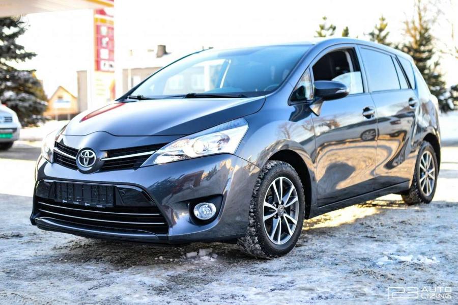 Pelēks Toyota Verso 2014 Kretinga, ar dzinēja tilpumu 1.60 L un nobraukumu 202 tūkst. km par 6850 €, foto 1 vietnē AUTOMOTO.COM.LV