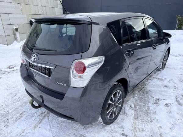 Grey Toyota Verso 2014 in Kaunas, with an engine capacity of 1.60 L and mileage of 205 thousand km for 4400 €, photo 3 on AUTOMOTO.COM.LV