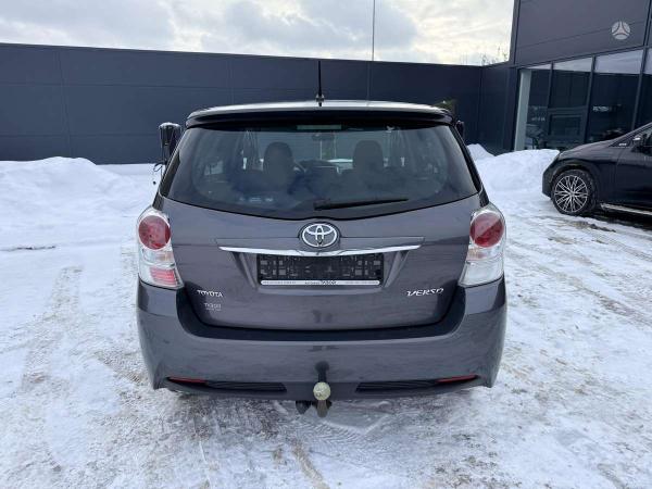 Grey Toyota Verso 2014 in Kaunas, with an engine capacity of 1.60 L and mileage of 205 thousand km for 4400 €, photo 4 on AUTOMOTO.COM.LV